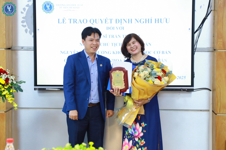 Lễ trao quyết định nghỉ hưu cho Tiến sĩ Trần Thị Rồi